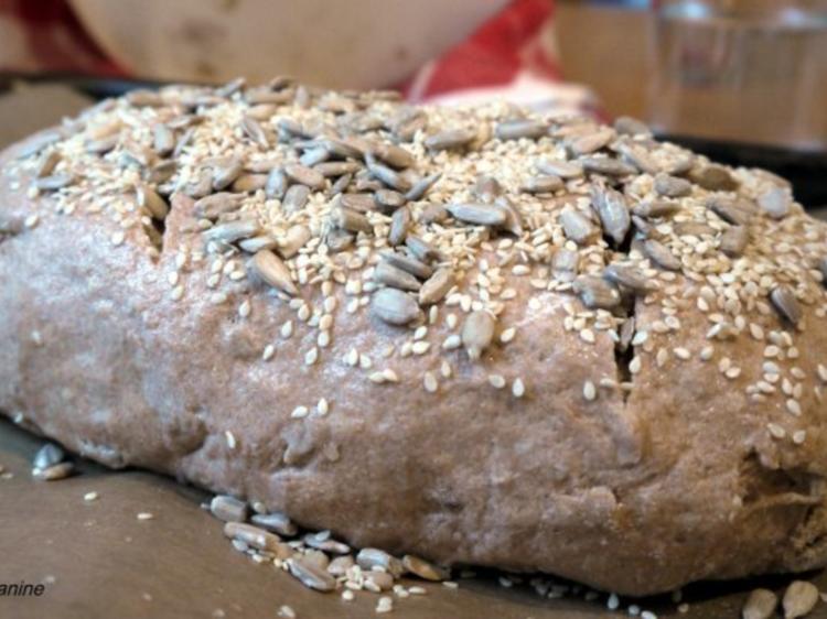 Joghurt-Vollkornbrot mit Kernen, einfach