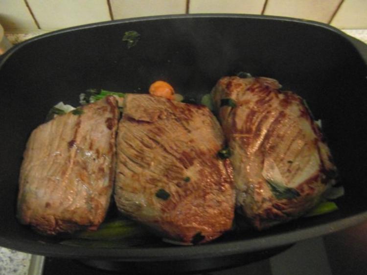 Rinderbraten vom Angus Rind an einer leckeren Rotweinsosse - 112 kcal/100g