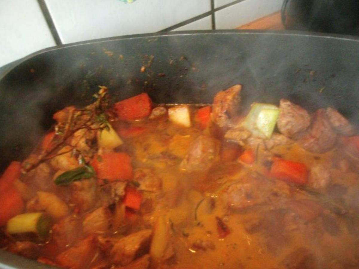 Schweinegulasch aus der Keule - einfach - 101 kcal/100g