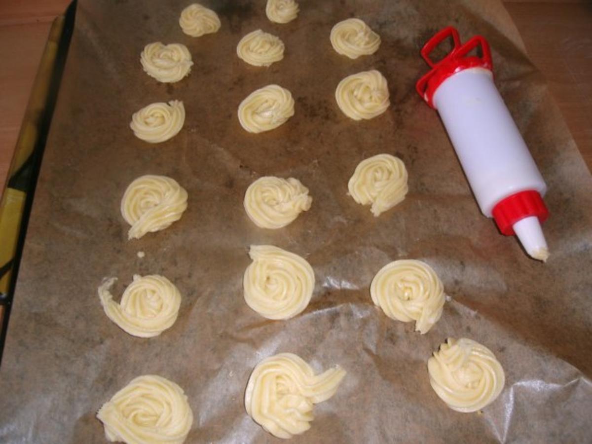 Mürbteigkekse -Spritzgebäck braun und weiß - einfach - 498 kcal/100g