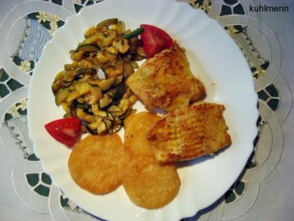Schellfischfilet gebraten mit Zucchini - schnell & einfach - 78 kcal/100g