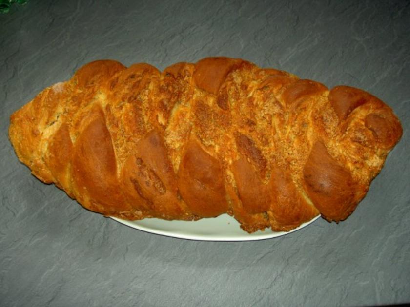 Gefüllter Striezel - einfach - 211 kcal/100g