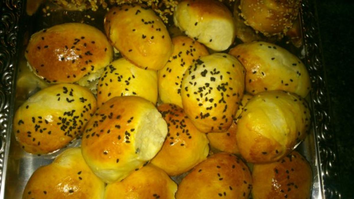 Pogaca türkische Hefeteilchen mit Käsefüllung - Rezept mit Bild ...