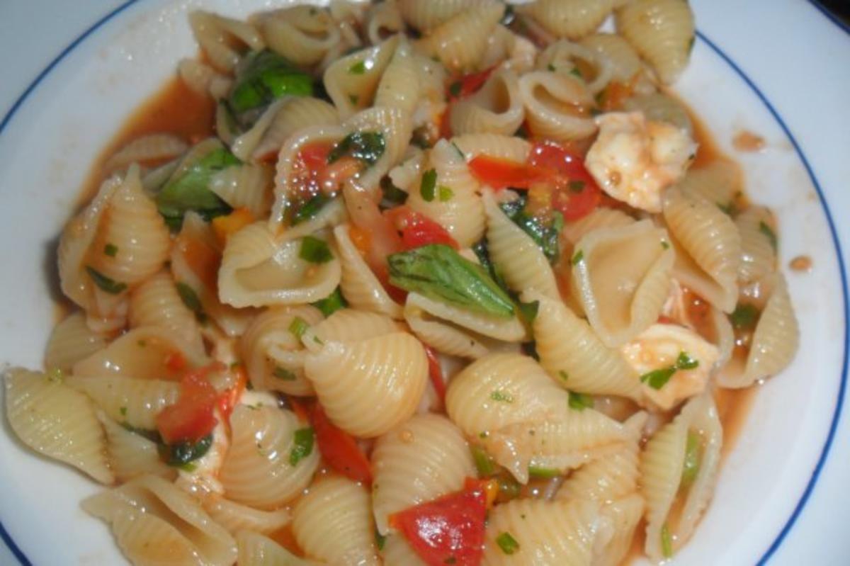 mini conchiglie -muschelnudeln mit fruchtiger tomatensosse - Rezept ...