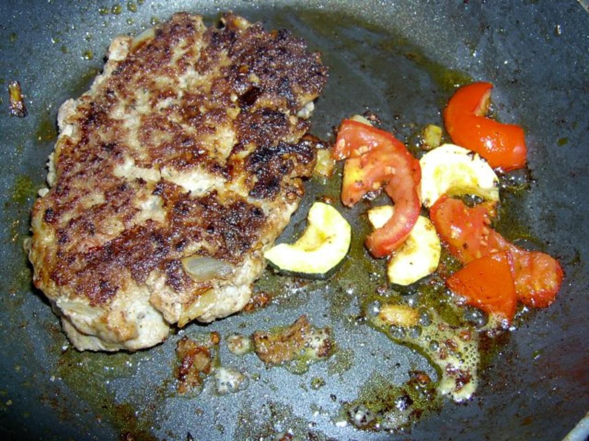 Monsterburger Hacksteak mit Pfannengemüse - einfach - von Kochecke48