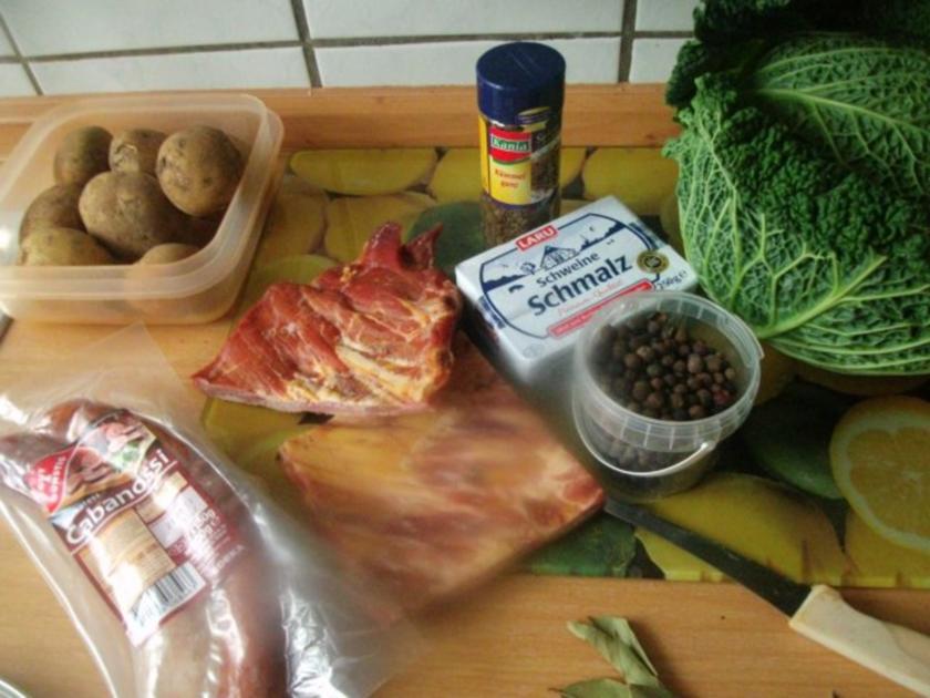 Hausmannskost Wirsingkohlsuppe mit Knacker - einfach - 239 kcal/100g