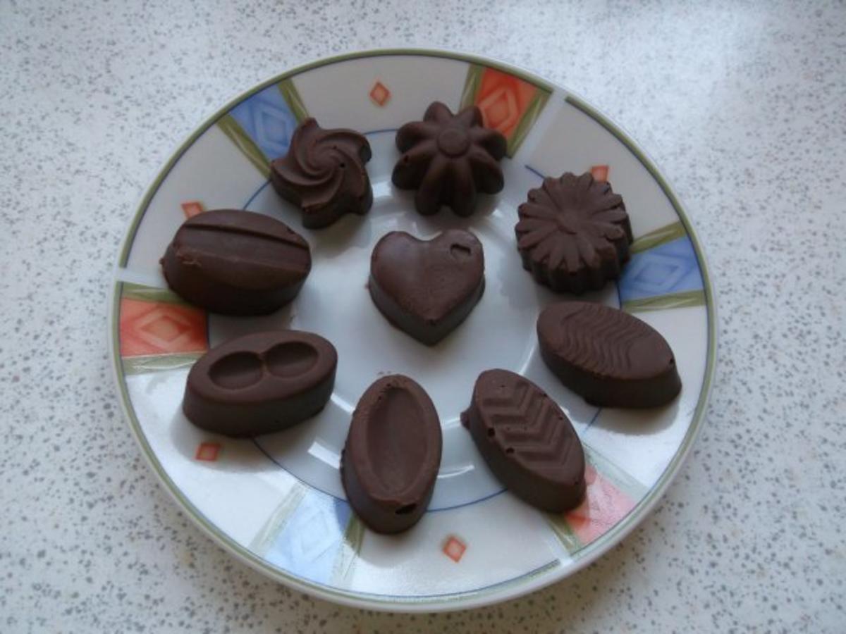 Nougatpralinen mit Nougatmasse und Rumaroma - Rezept mit Bild - kochbar.de