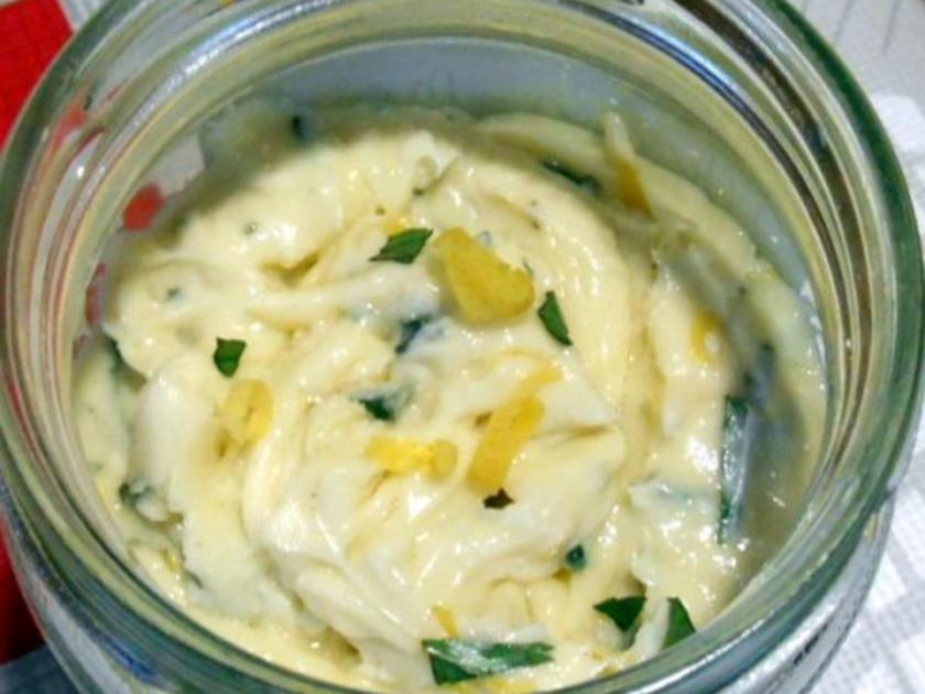 Zitronen Minze Butter - schnell & einfach - 498 kcal/100g