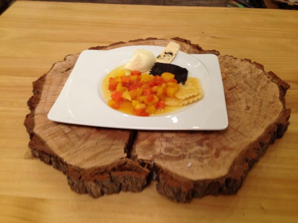 Ravioli von Valrhona Schokolade mit Mascarpone Mandel Füllung und ...