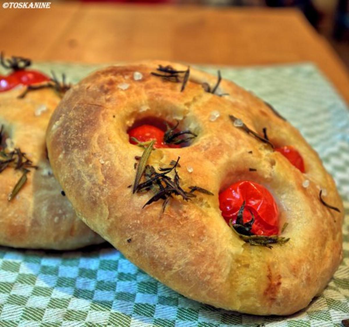 Tomaten-Rosmarin-Focaccia - Rezept mit Bild - kochbar.de