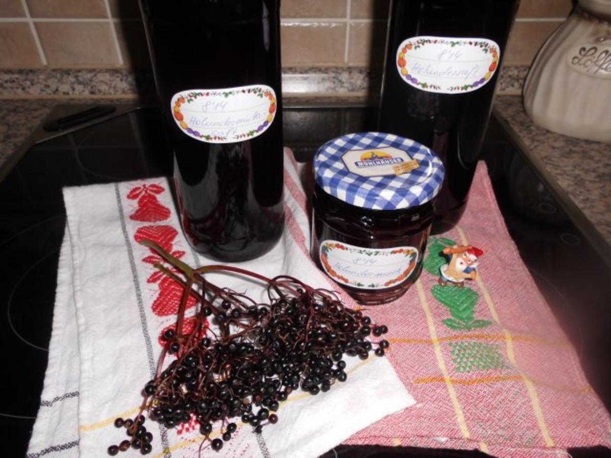 Holundersaft>> Grundrezept zum Weiterverarbeiten ode genießen - Rezept ...