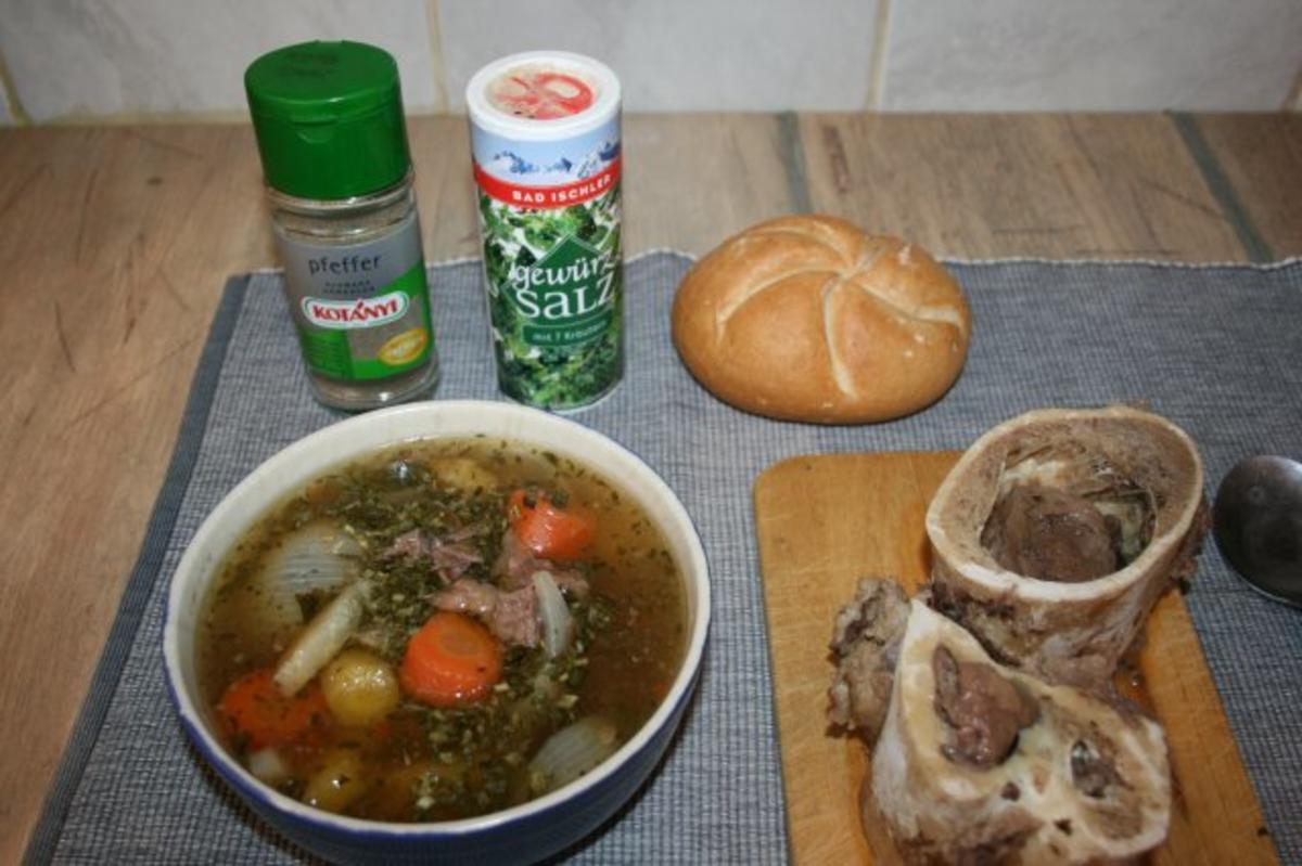 Rindsuppe mit Rindfleisch und wie dicke Schulter, Brustkern, Meisel ...