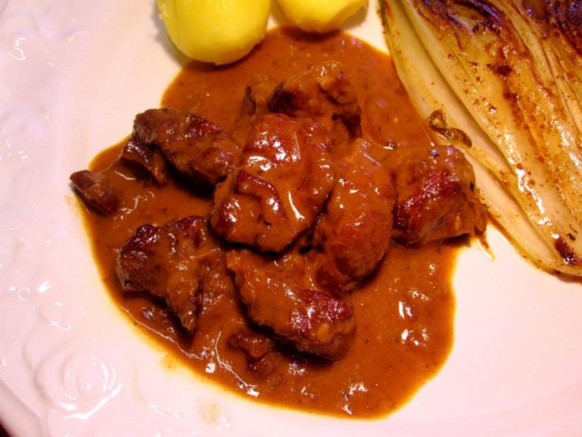 Gulasch halb Rind, halb Schwein - einfach - von mimi