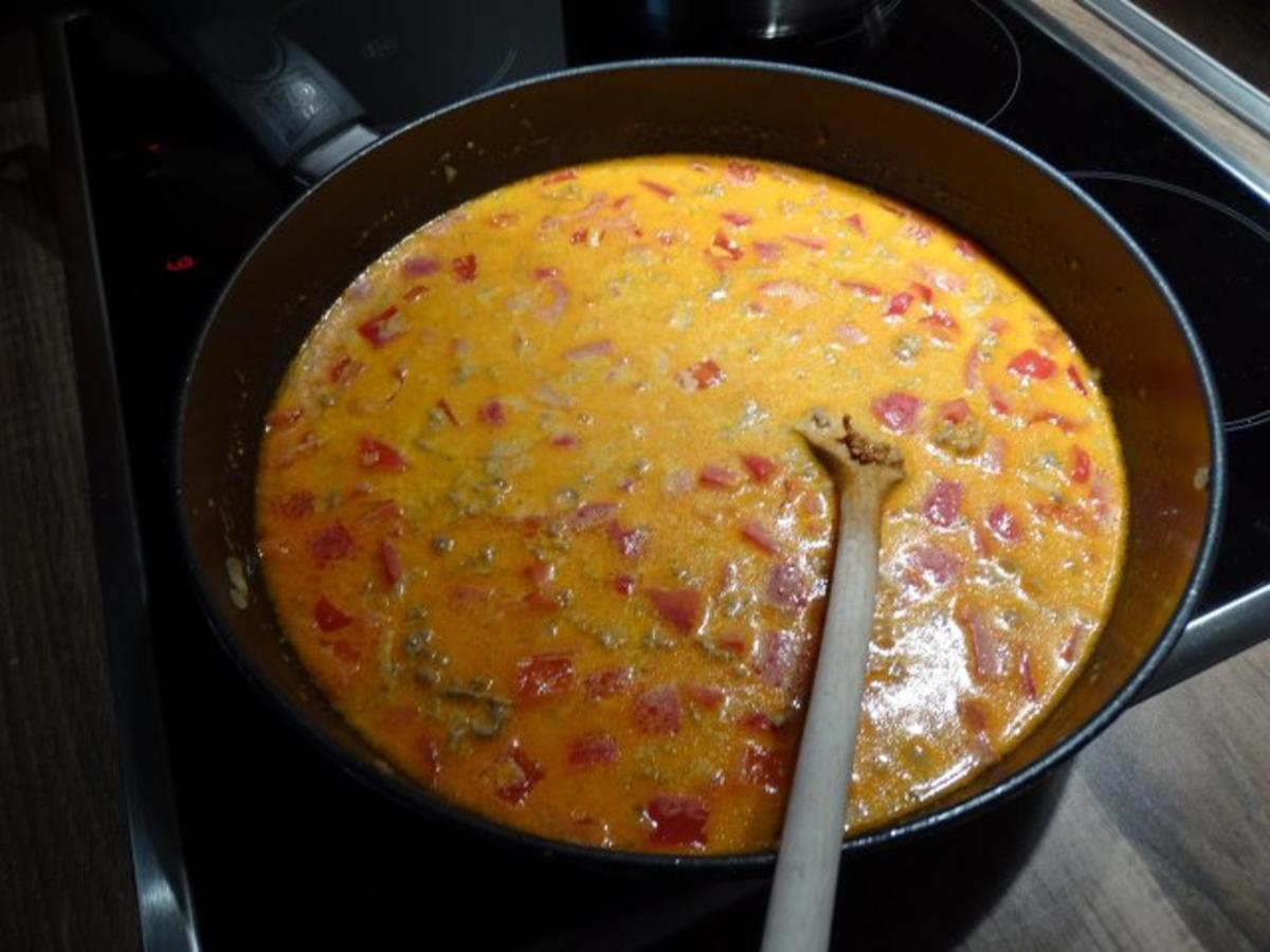 Rindergehacktes in Paprika Tomatensoße - schnell & einfach - 130 kcal/100g