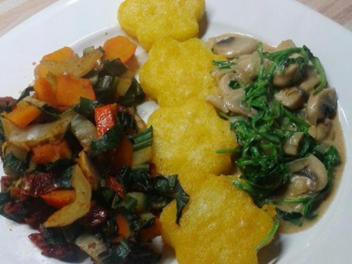 Gebratene Polenta mit Gemüsepfanne und Pilzrahm - von schneckenkind08