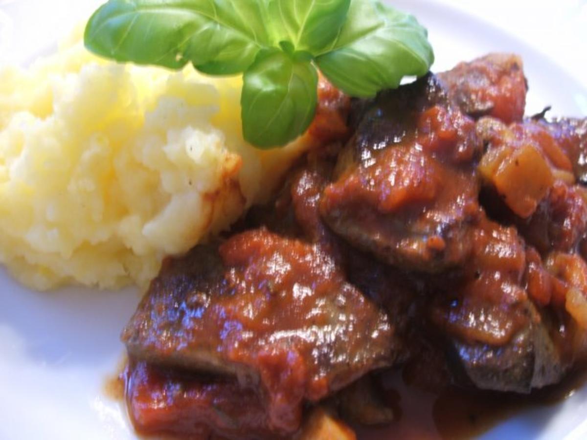 Innereien: Rinderleber in Tomaten - Rezept - kochbar.de