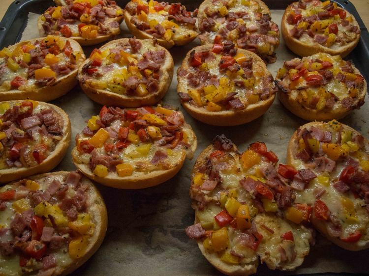 Pizzabrötchen - schnell & einfach - von Lady-Foxy