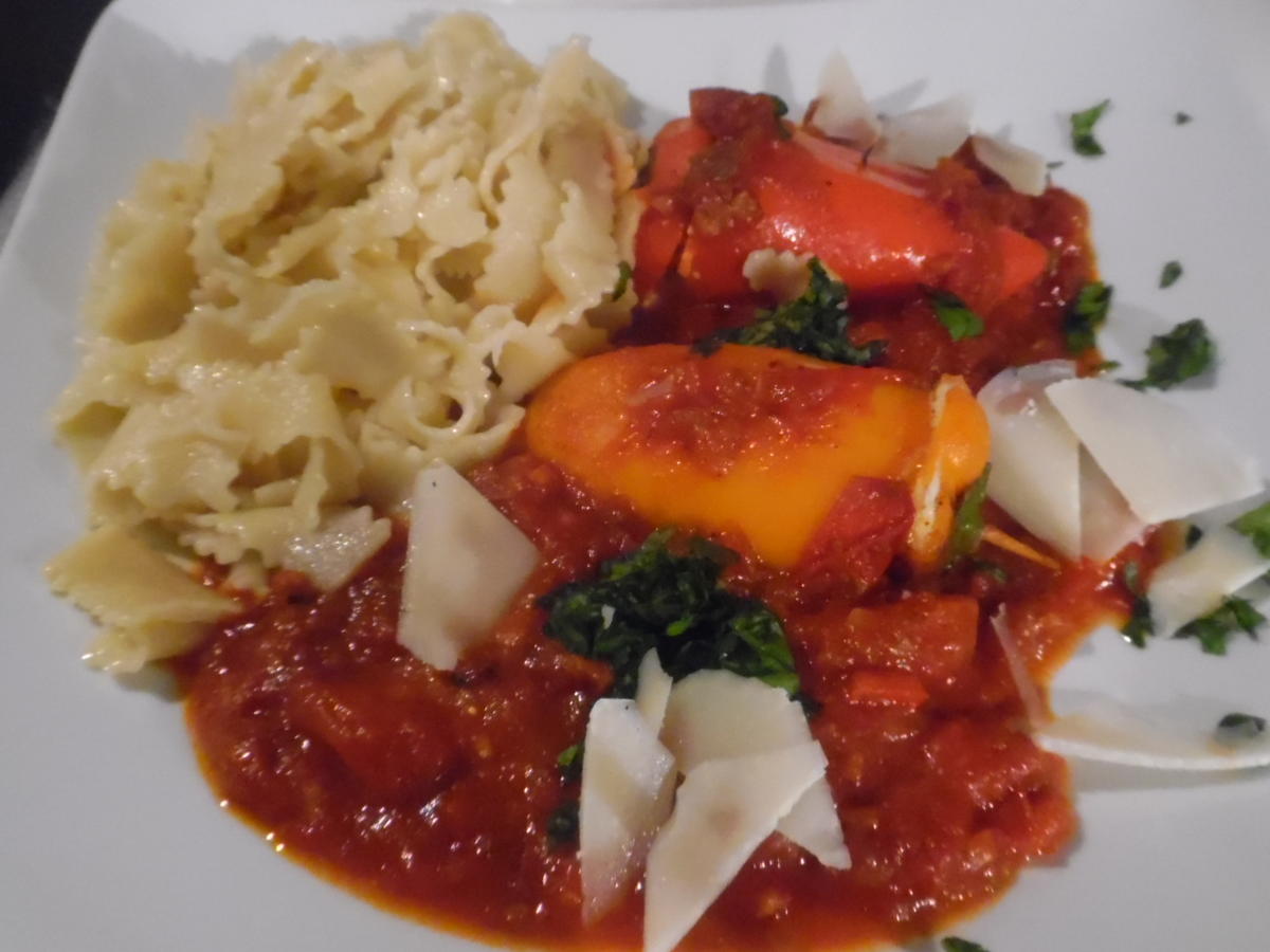 Mini Paprika gefüllt, in fruchtig scharfer Tomatensoße - einfach - von ...