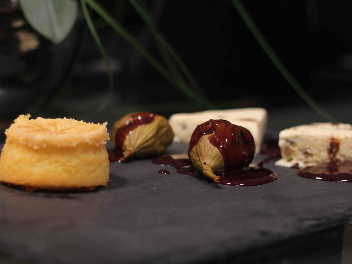 Lebkuchen Parfait mit Feigen sowie Schokoküchlein mit flüssigem Kern an ...