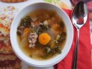 Rindfleischsuppe mit Wasser und Rinderbeinscheibe - Rezept mit Bild ...
