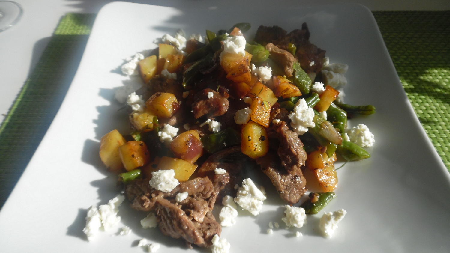 Lamm-Bohnen-G'röstl mit Schafskäse - Rezept - kochbar.de