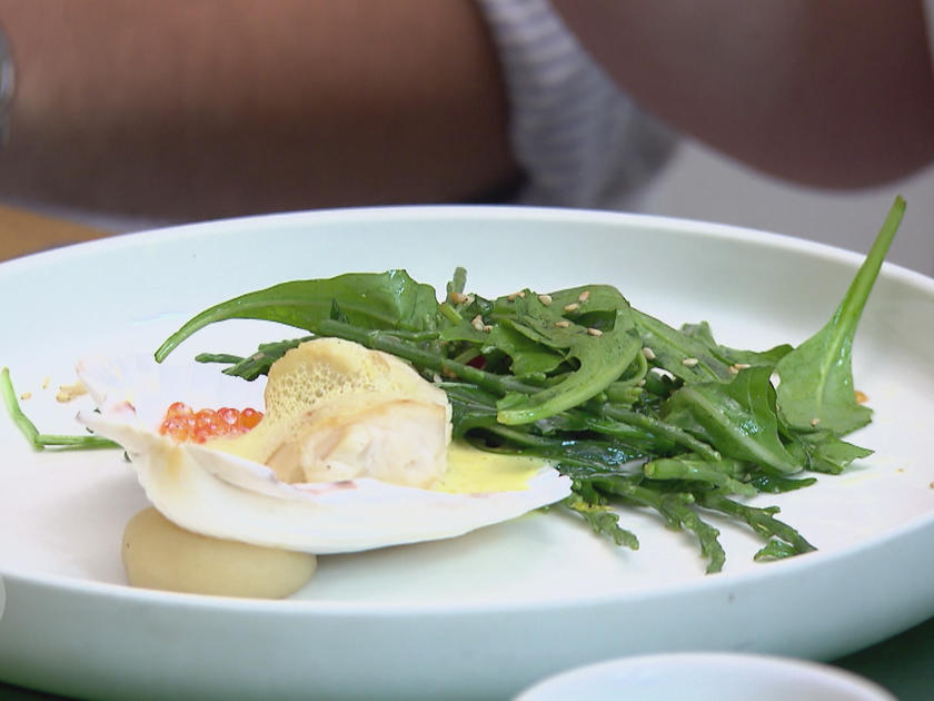 Jakobsmuschel, Parmesan, Queller Rucola Salat, Safran Sahnesoße ...