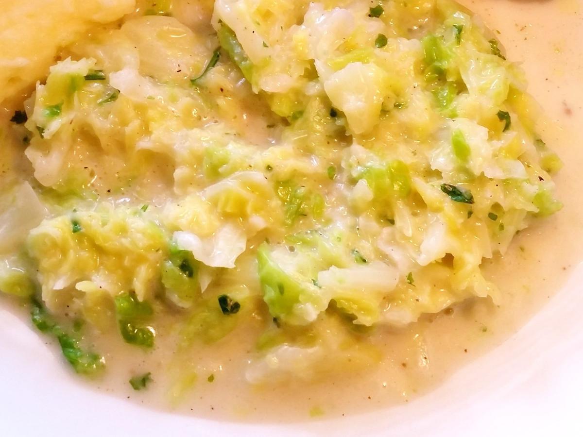 Rahmwirsing mit Frikadelle - Rezept mit Bild - kochbar.de