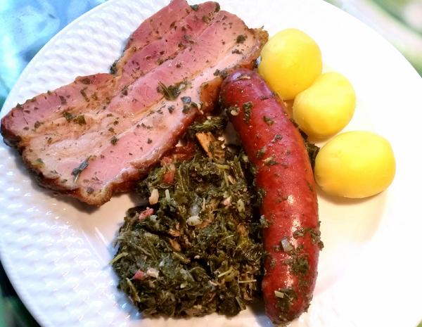 Grünkohl mit Mettenden und mild-geräuchertem Bauchfleisch - Rezept ...