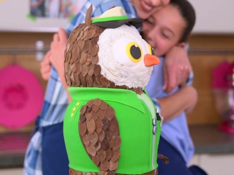 Sally backt : Eule in Polizeiuniform - einfach - von KB_Redaktion