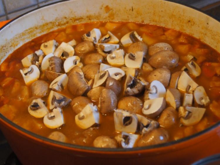 Rindergulasch Suppe mit Gemüsemix, Brokkoli und Kartoffeln - einfach ...
