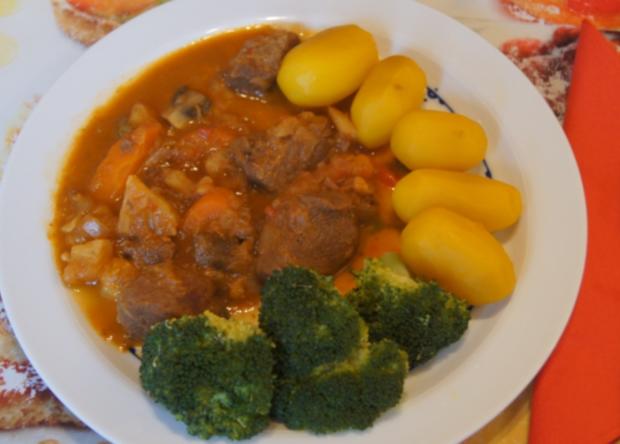 Rindergulasch ( Suppe ) mit Gemüsemix, Brokkoli und Kartoffeln - Rezept ...