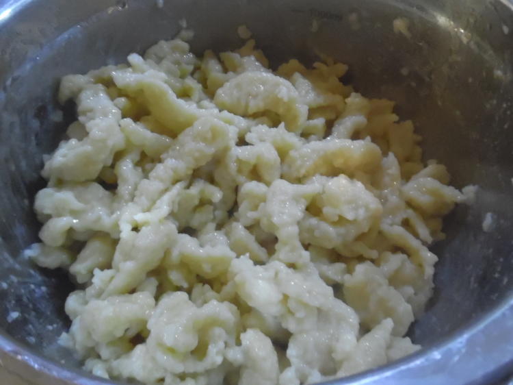 Wildschwein Gulasch mit Preiselbeer Birne und Spätzle - einfach - von ...