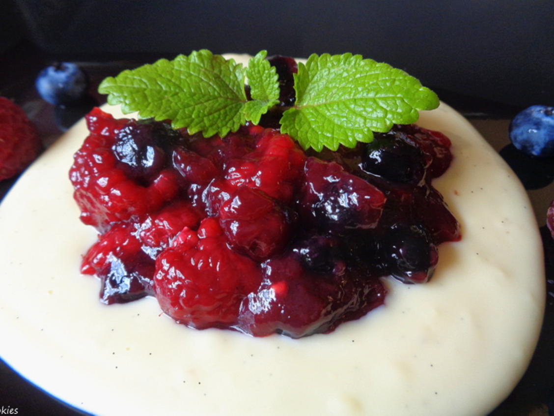 Rote Grütze und Vanillesoße - einfach - von Cookies