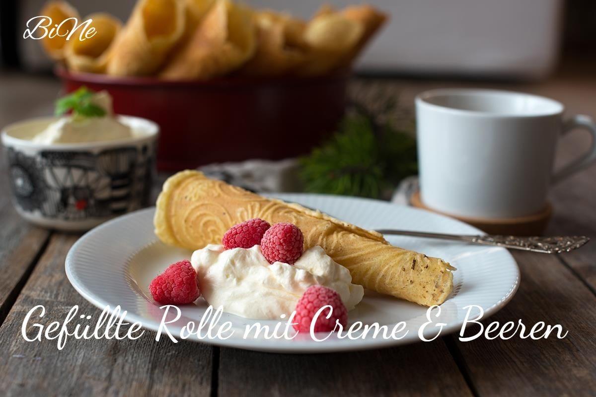 BiNe` S GEFÜLLTE ROLLE MIT CREME & BEEREN - Rezept - kochbar.de