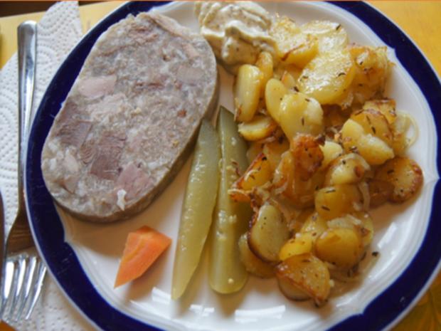 Weißer Presssack mit herzhaften Bratkartoffeln - Rezept - kochbar.de