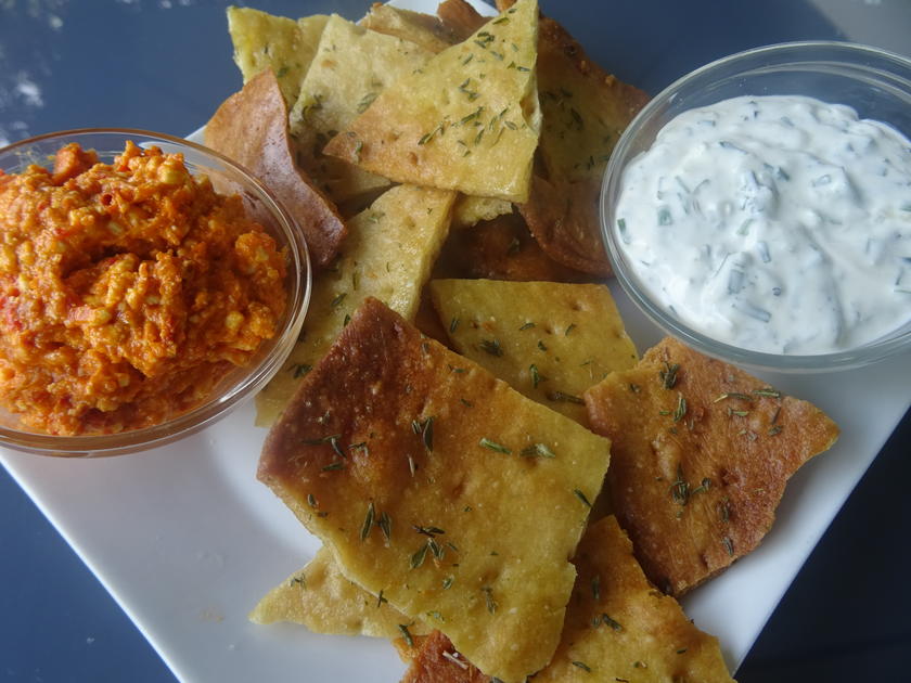 Würzige Brot Chips mit zweierlei Dips - einfach - von barbara62