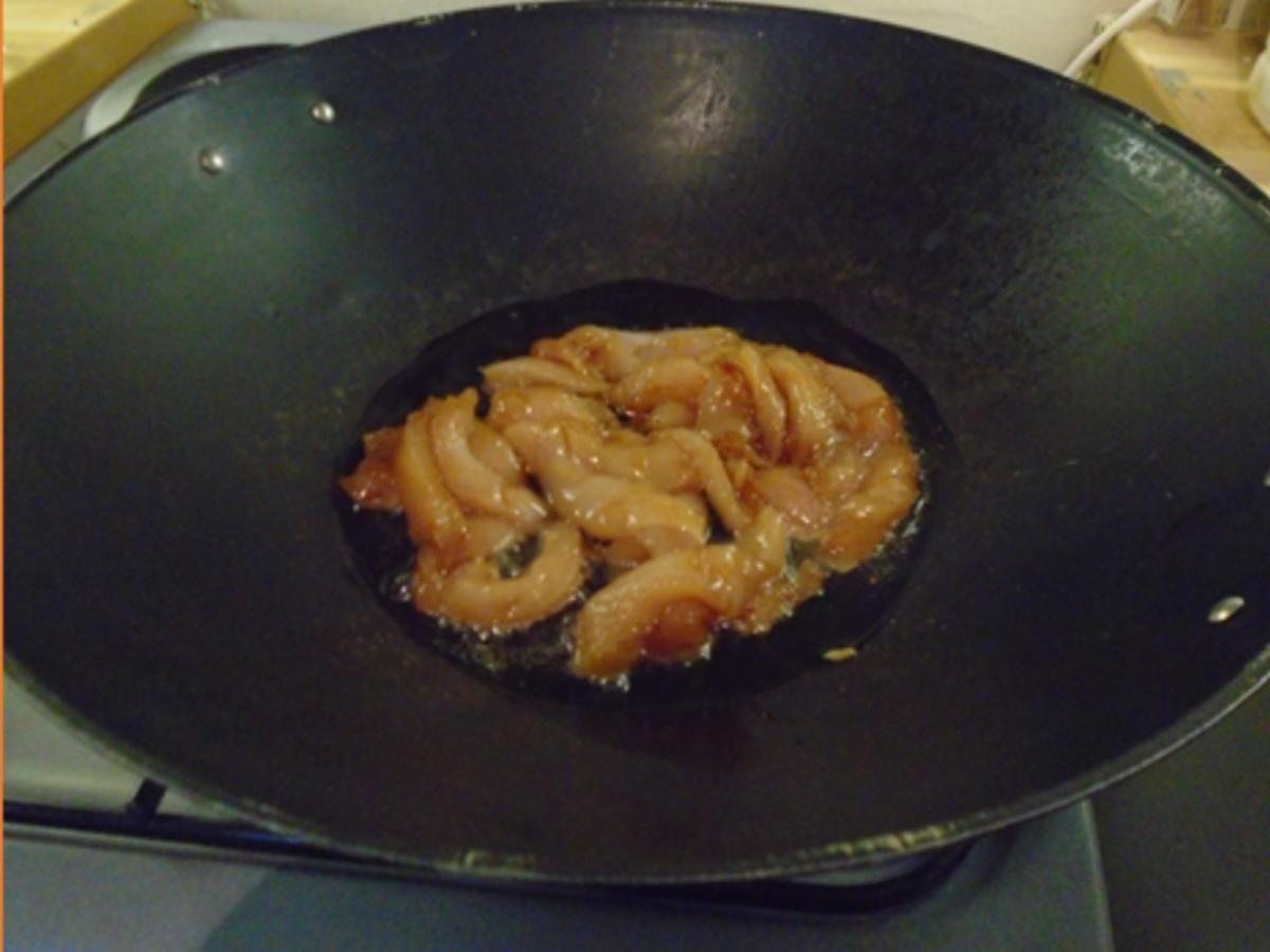 Hähnchen Champignon Paprika Wok und gelber Basmatireis - einfach - von ... Hähnchen Champignon Paprika Wok und gelber Basmatireis - einfach - von ...