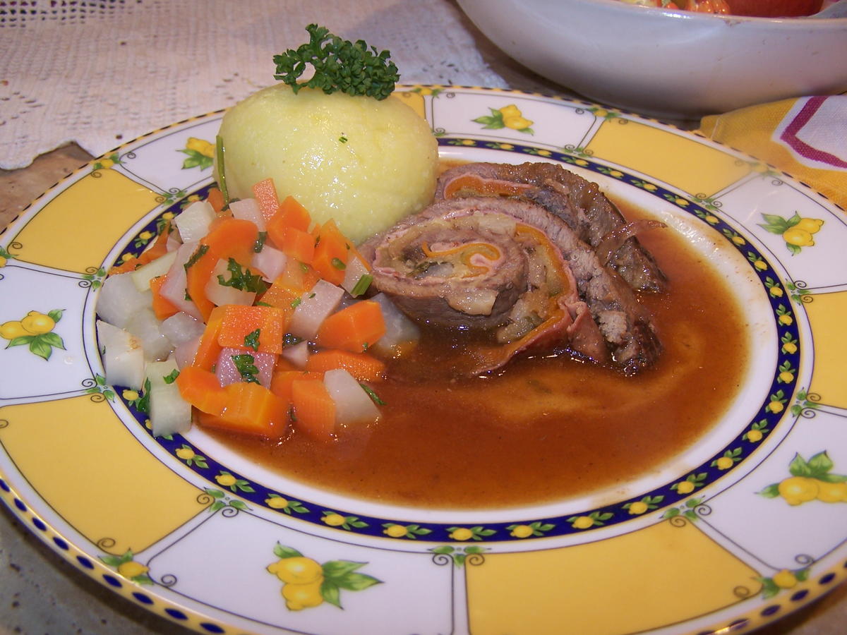 Rinderroulade mit Knödel und bunten Gemüse - einfach - von Schmetterling4
