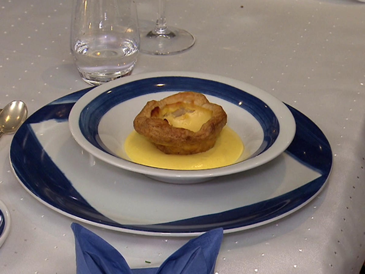 Blätterteig-Apfeltarte mit Karamell-Royal und Calvados-Sabayone ...