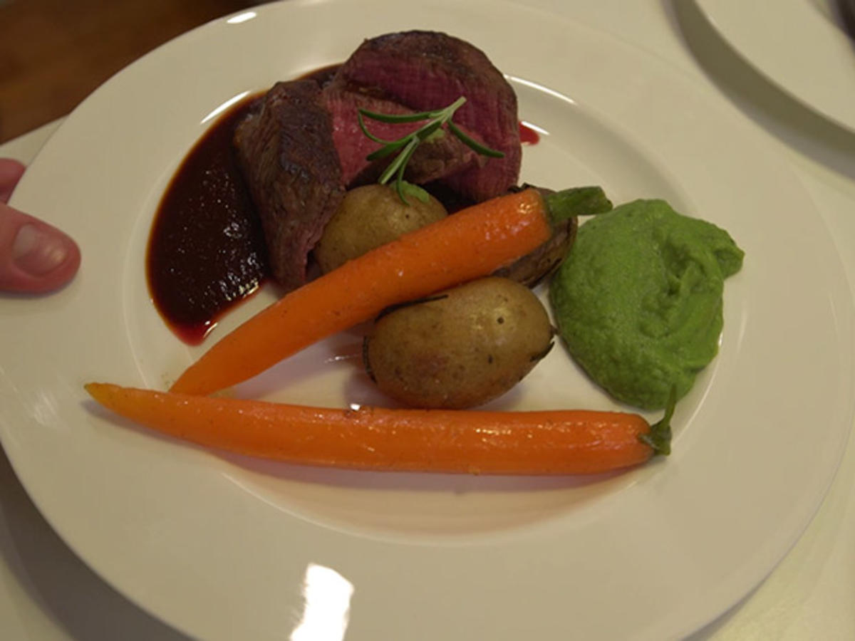 Rinderfilet an Rotweinsoße mit vegetarischer Alternative - Rezept ...