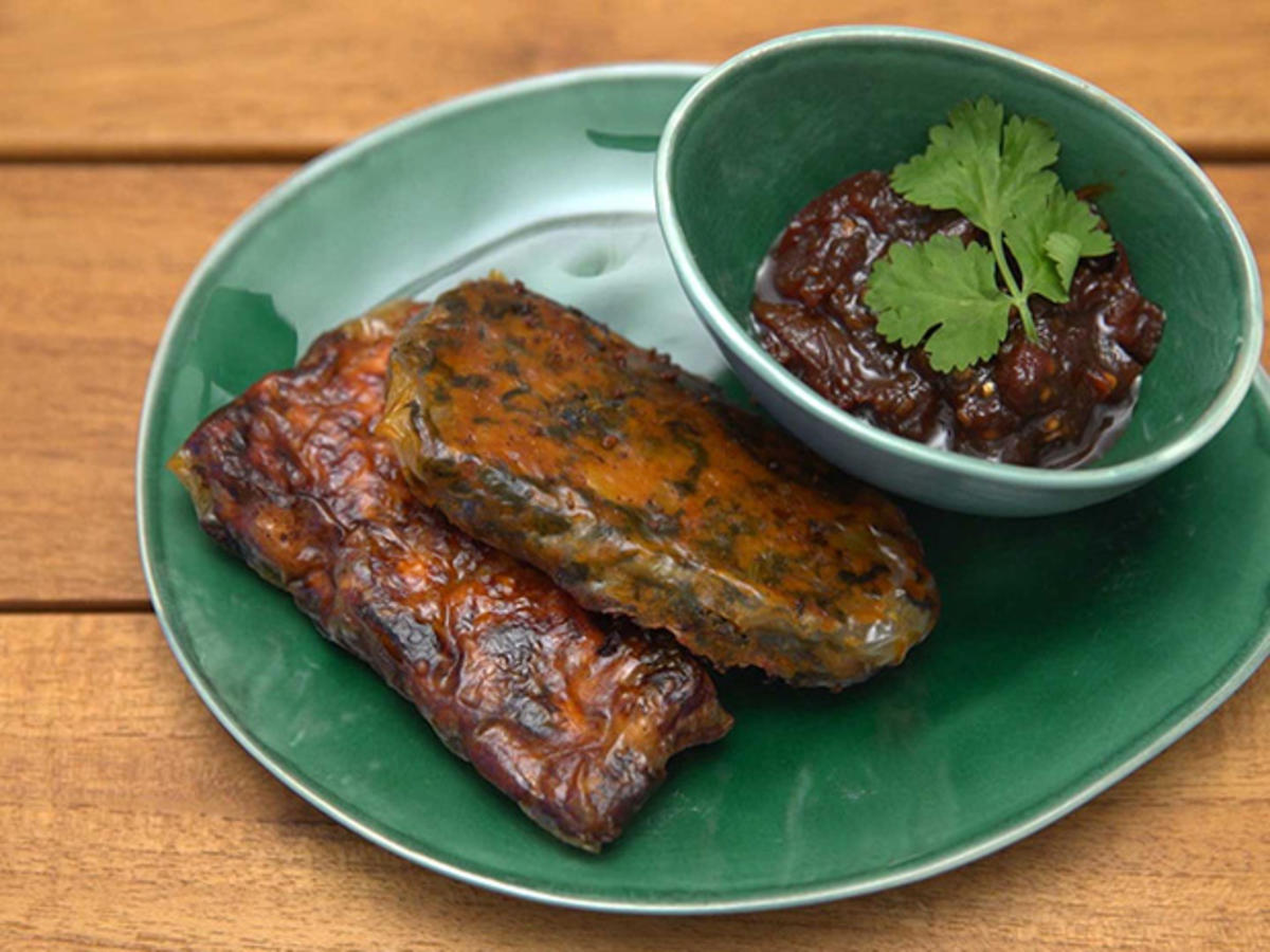 Samosa Butter Chicken und Moroho mit Chili Coriander Jam - von Das ...