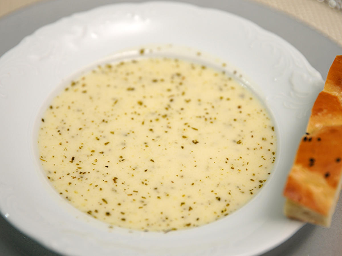 Nohutlu Yogurt Corbasi mit Tirnak pidesi - einfach - von Das perfekte ...