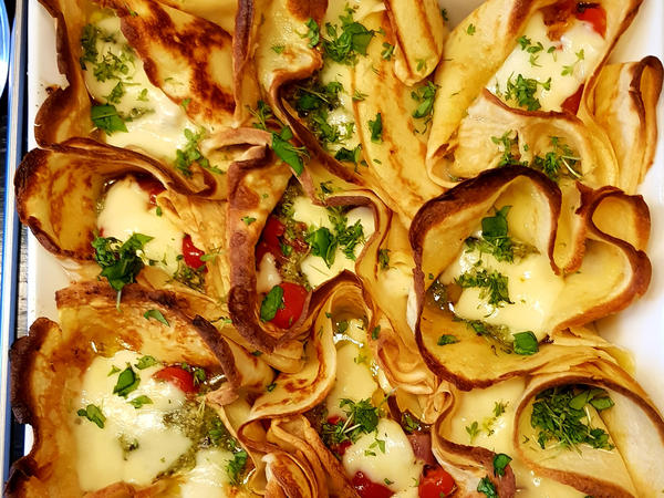 Gratinierte Caprese Crepes - schnell - von lisungu