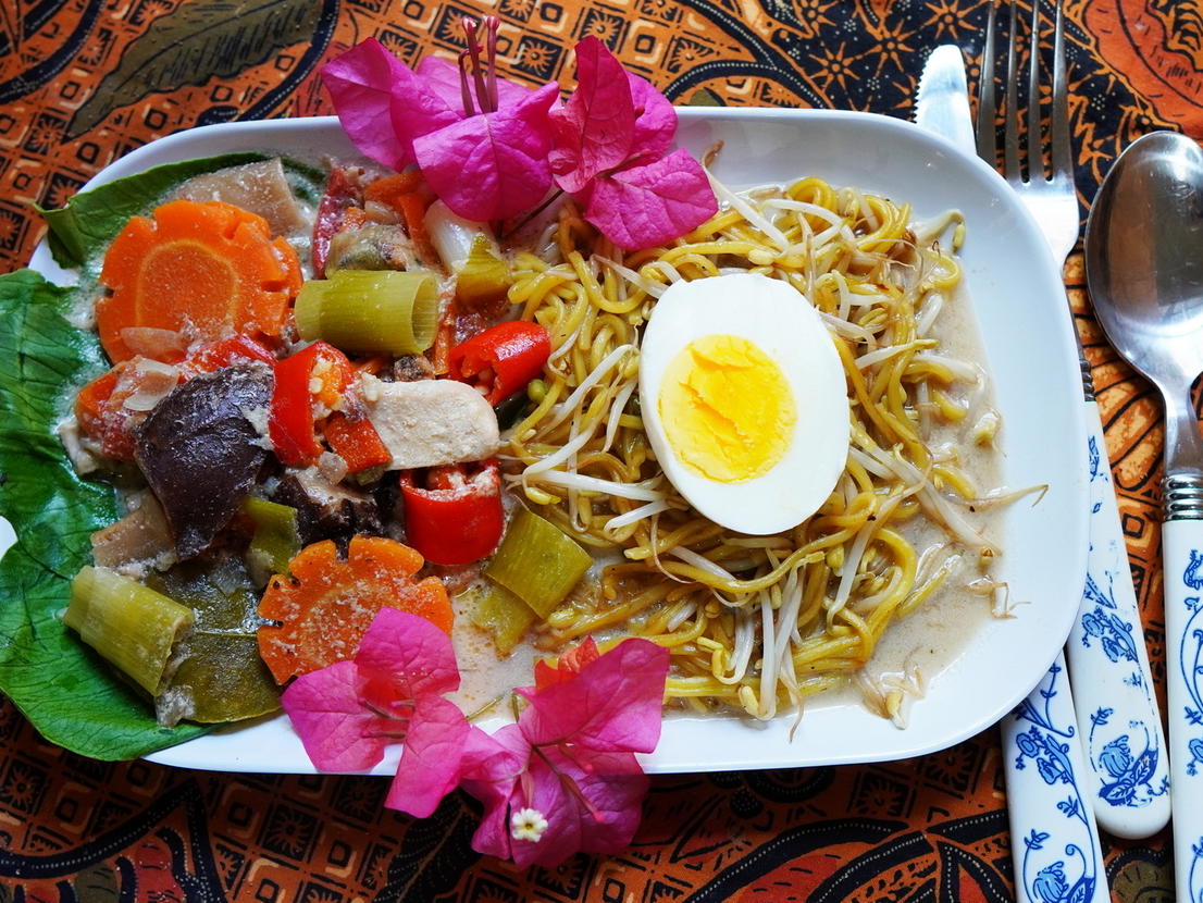 Cap Cay mit Huhn an gebratenen Nudeln - schnell & einfach - von Antareja