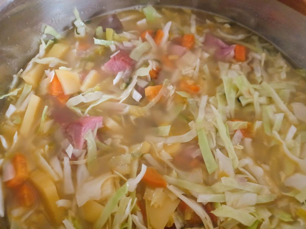 Kohlsuppe, sehr fein und schnell vorbereitet