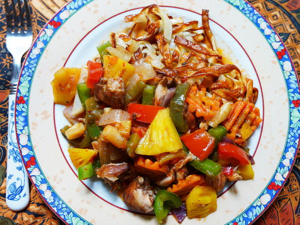 Zweigesichtige Nudeln mit Hühner Cap Cay Mie goreng Cap Cay ayam ...