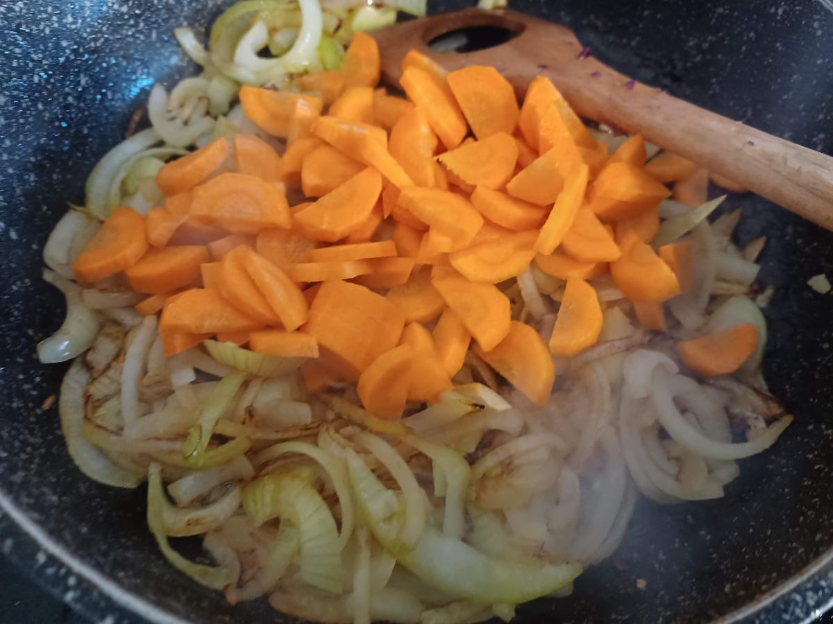 Schweinebraten mit Rotkohl und Salzkartoffeln - Rezept