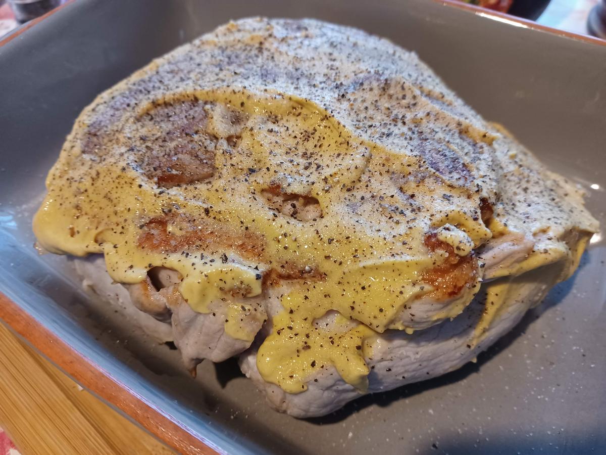 Schweinebraten mit Rotkohl und Salzkartoffeln - Rezept