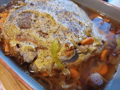 Schweinebraten mit Rotkohl und Salzkartoffeln - Rezept