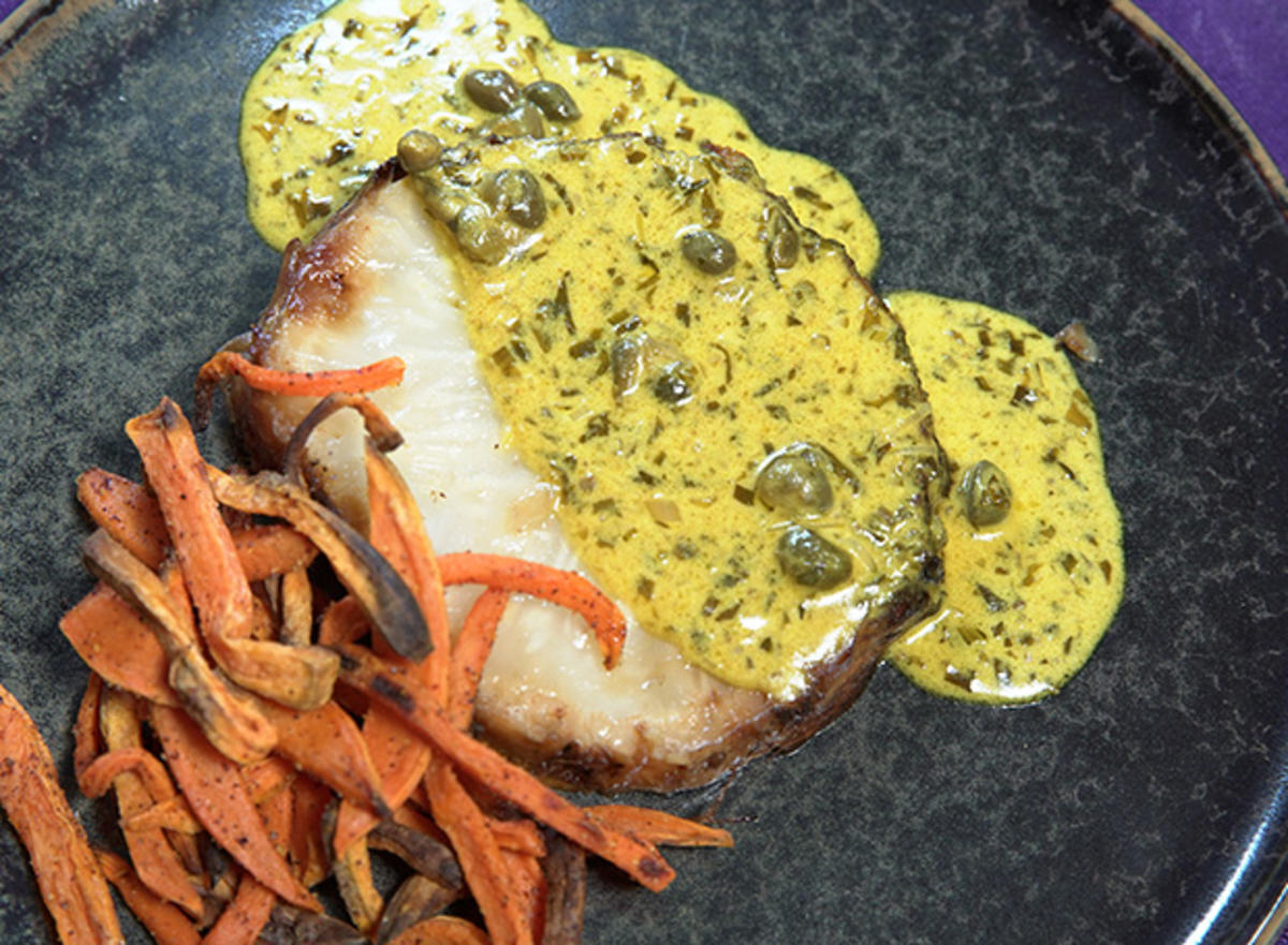 Gegrilltes Sellerie-Steak mit Café-de-Paris-Sauce und ...